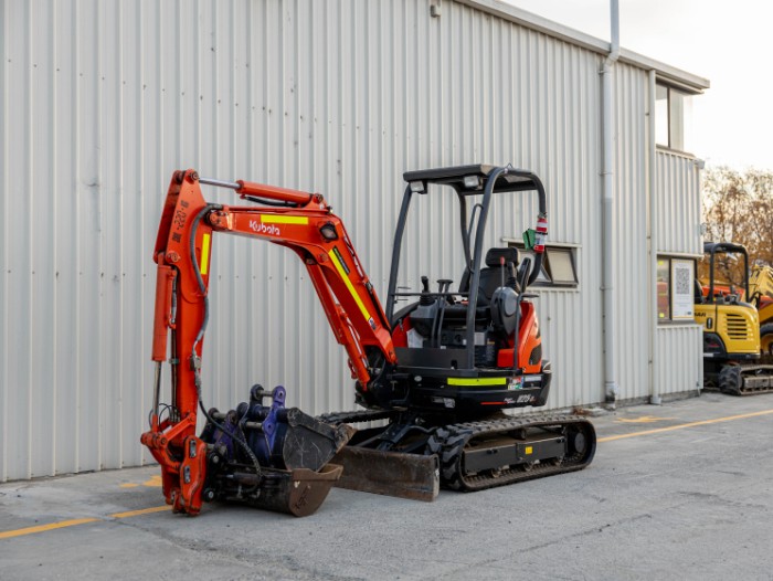 Alpha Equipment | Excavators