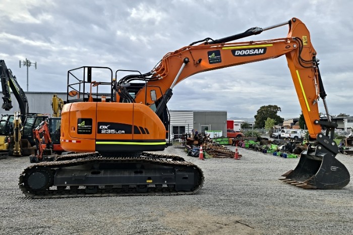 Alpha Equipment | Excavators