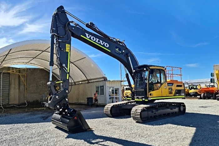 Alpha Equipment | Excavators