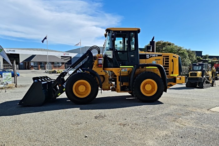 Alpha Equipment | Loaders